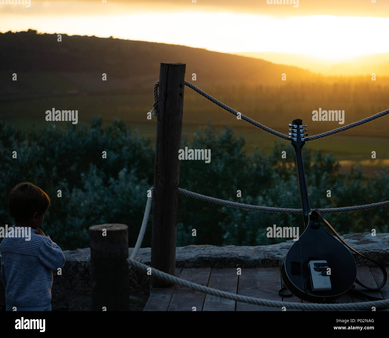 Quiet thinking hi-res stock photography and images - Alamy