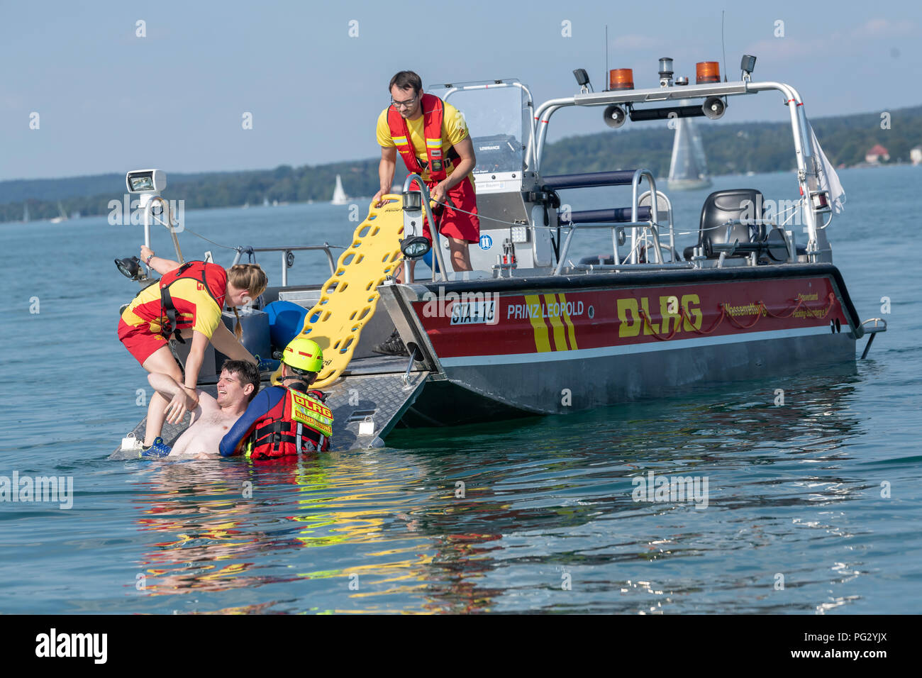 Possenhofen, Germany. 21st Aug, 2018. DLRG members take part in an ...