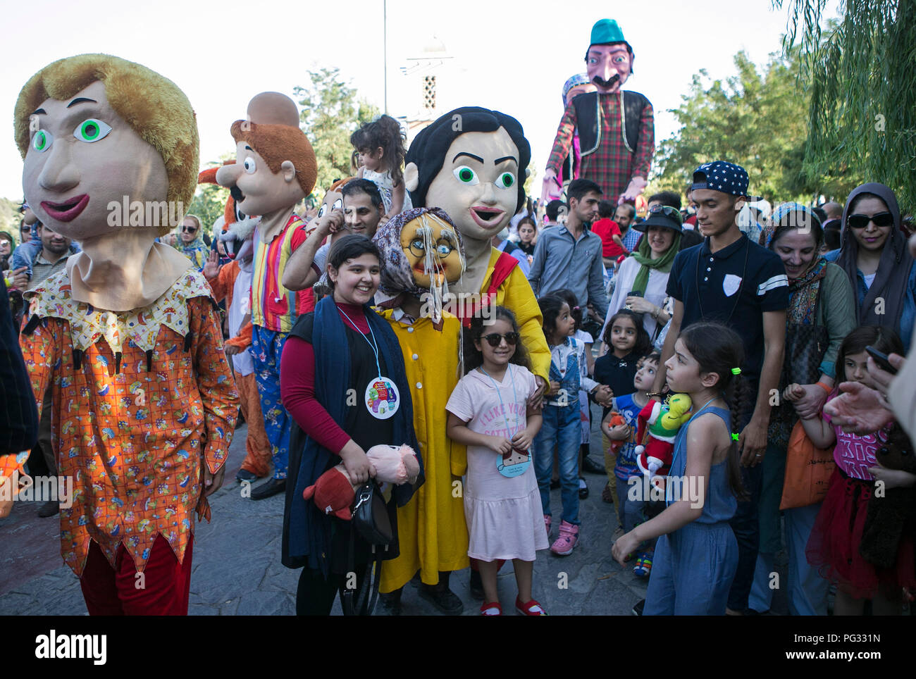 Tehran, Iran. 22nd Aug, 2018. Children take pictures with puppets ...