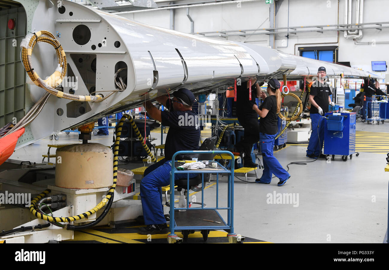 Bremen, Germany. 23rd Aug, 2018. Airbus employees are working on the ...