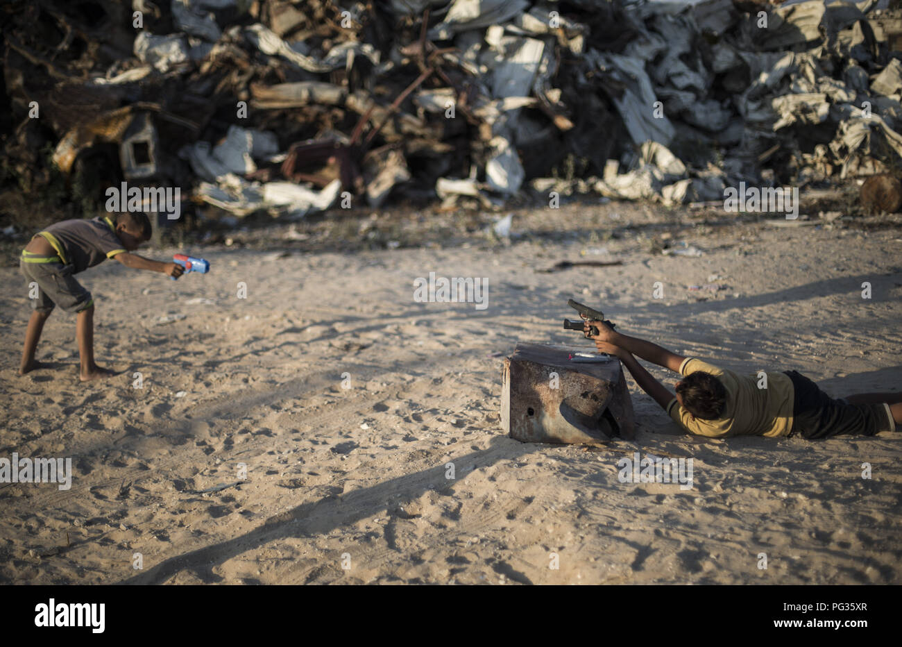 Gaza City, The Gaza Strip, Gaza. 22nd Aug, 2018. Palestinian children ...