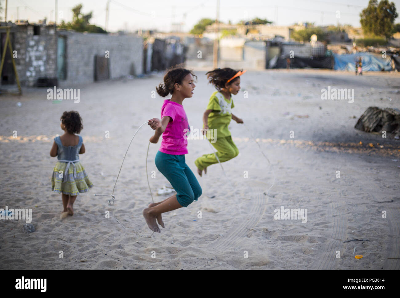 Girls gaza poor hi-res stock photography and images - Alamy