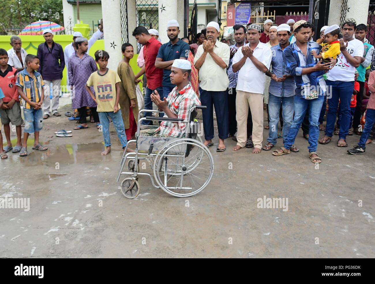 Handicapped muslim hi-res stock photography and images - Alamy