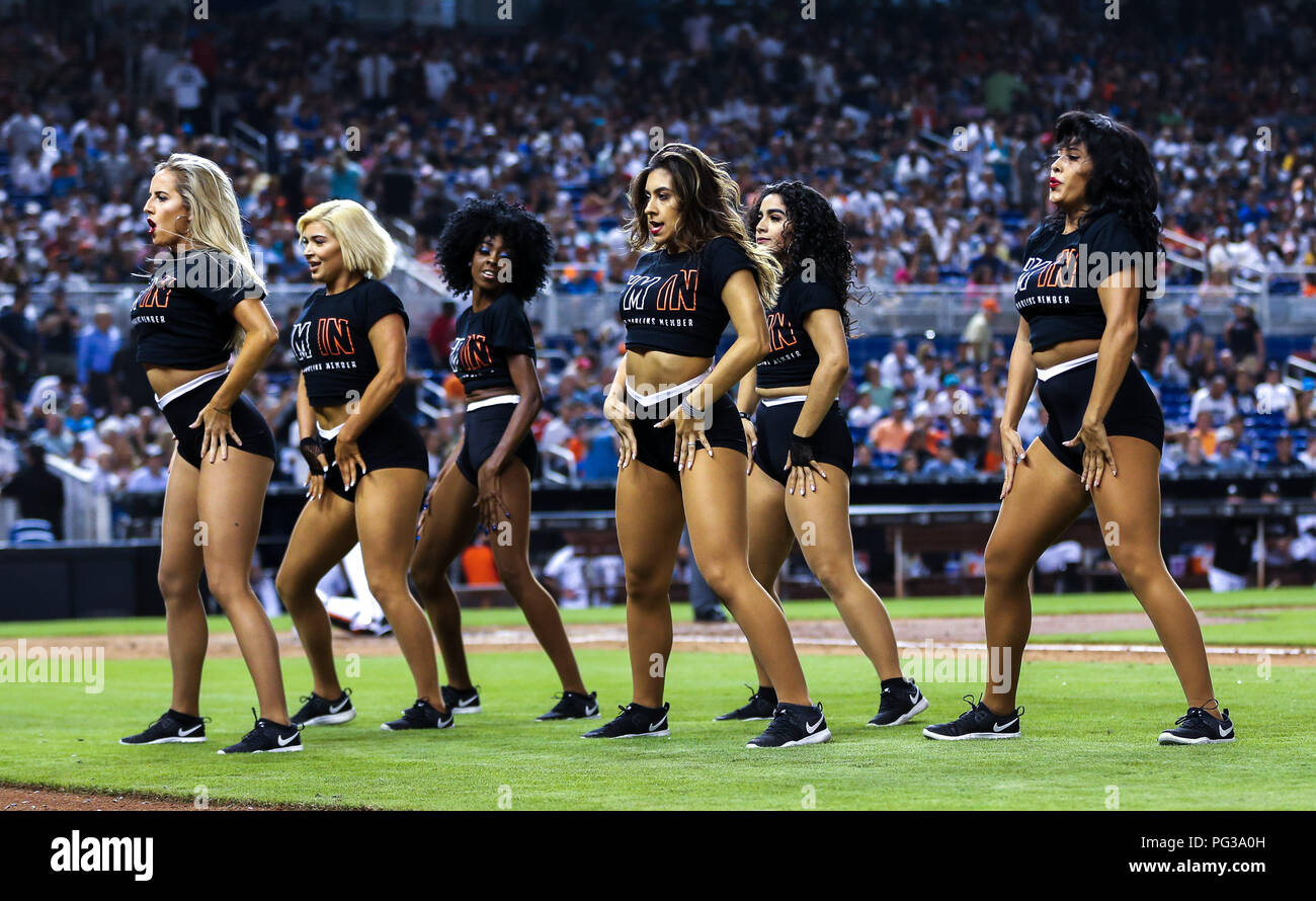 Marlins park florida audience hi-res stock photography and images - Alamy