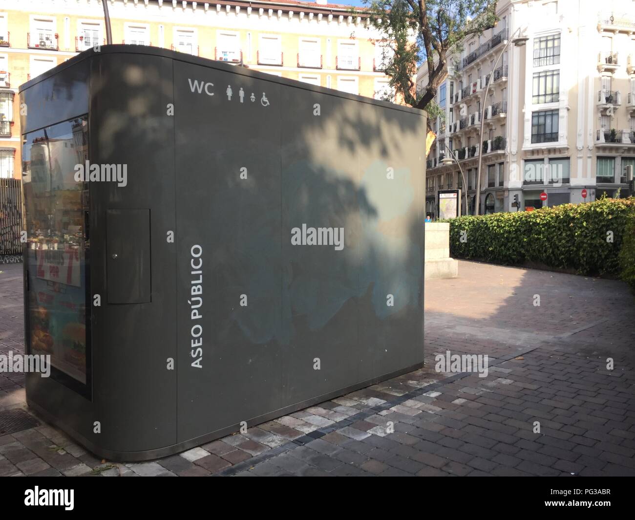 Madrid, Spain. 18th Aug, 2018. A public toilet in the Plaza Tirso de ...