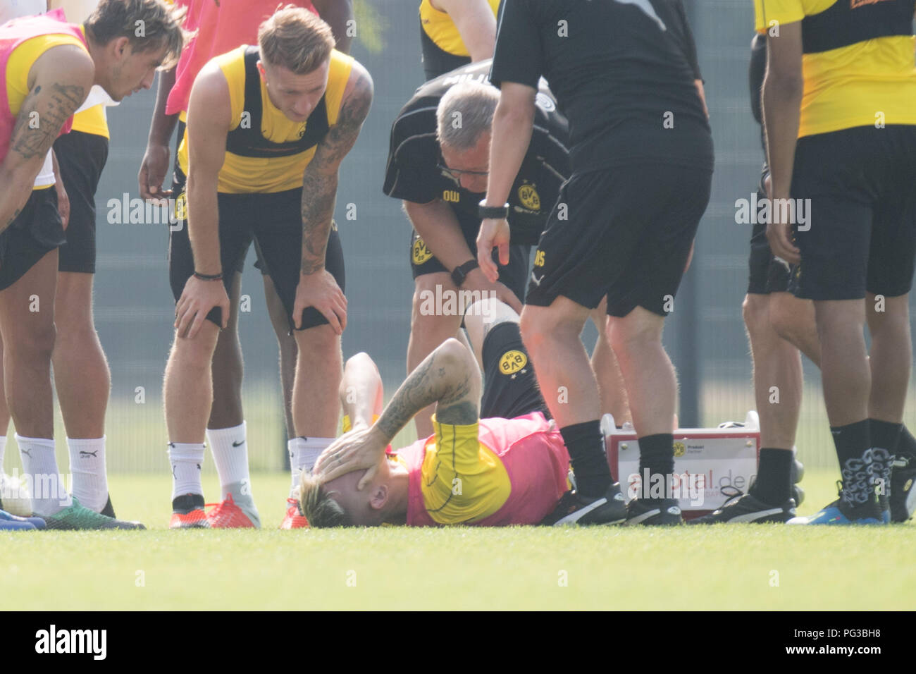 Football injury 1909 hi-res stock photography and images - Alamy