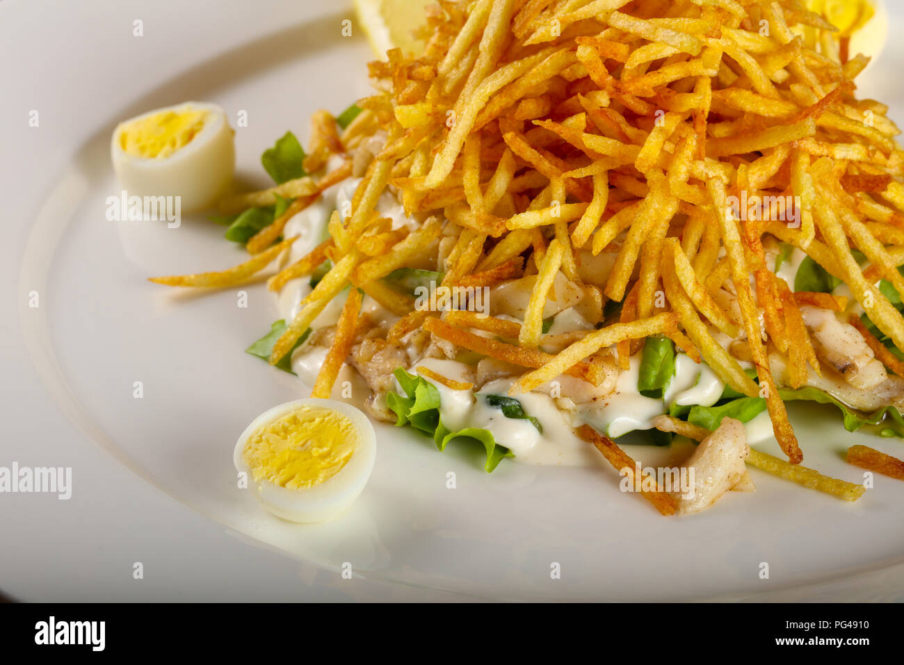 Fried potato salad with chicken Stock Photo - Alamy