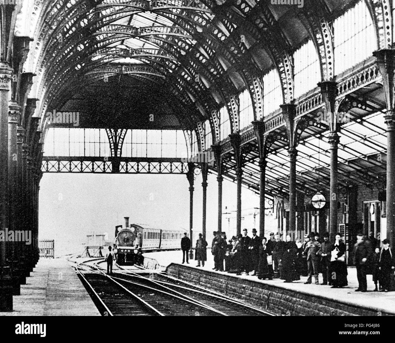 Morecambe promenade railway station hi-res stock photography and images ...