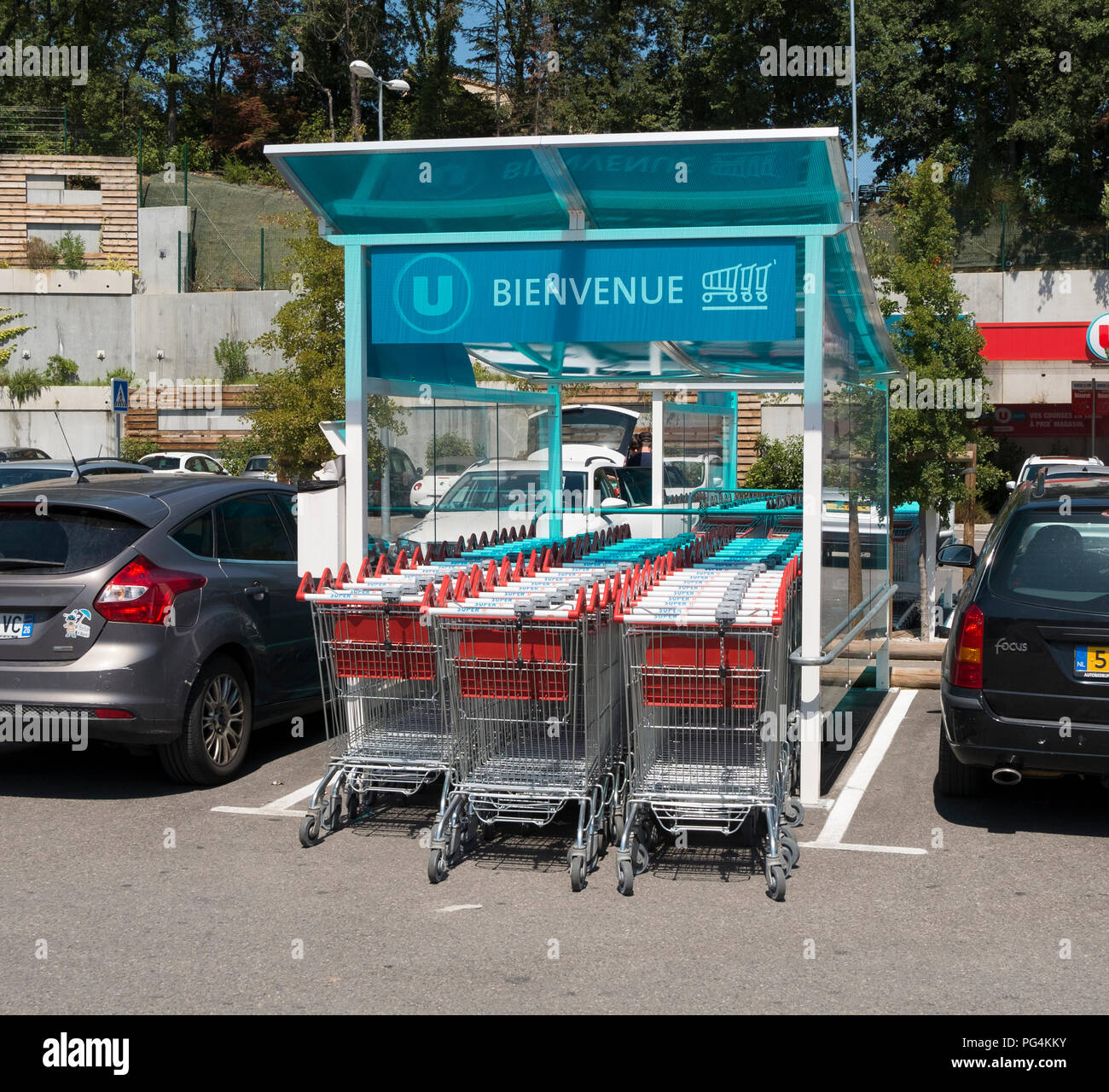 Super u supermarket hi-res stock photography and images - Alamy