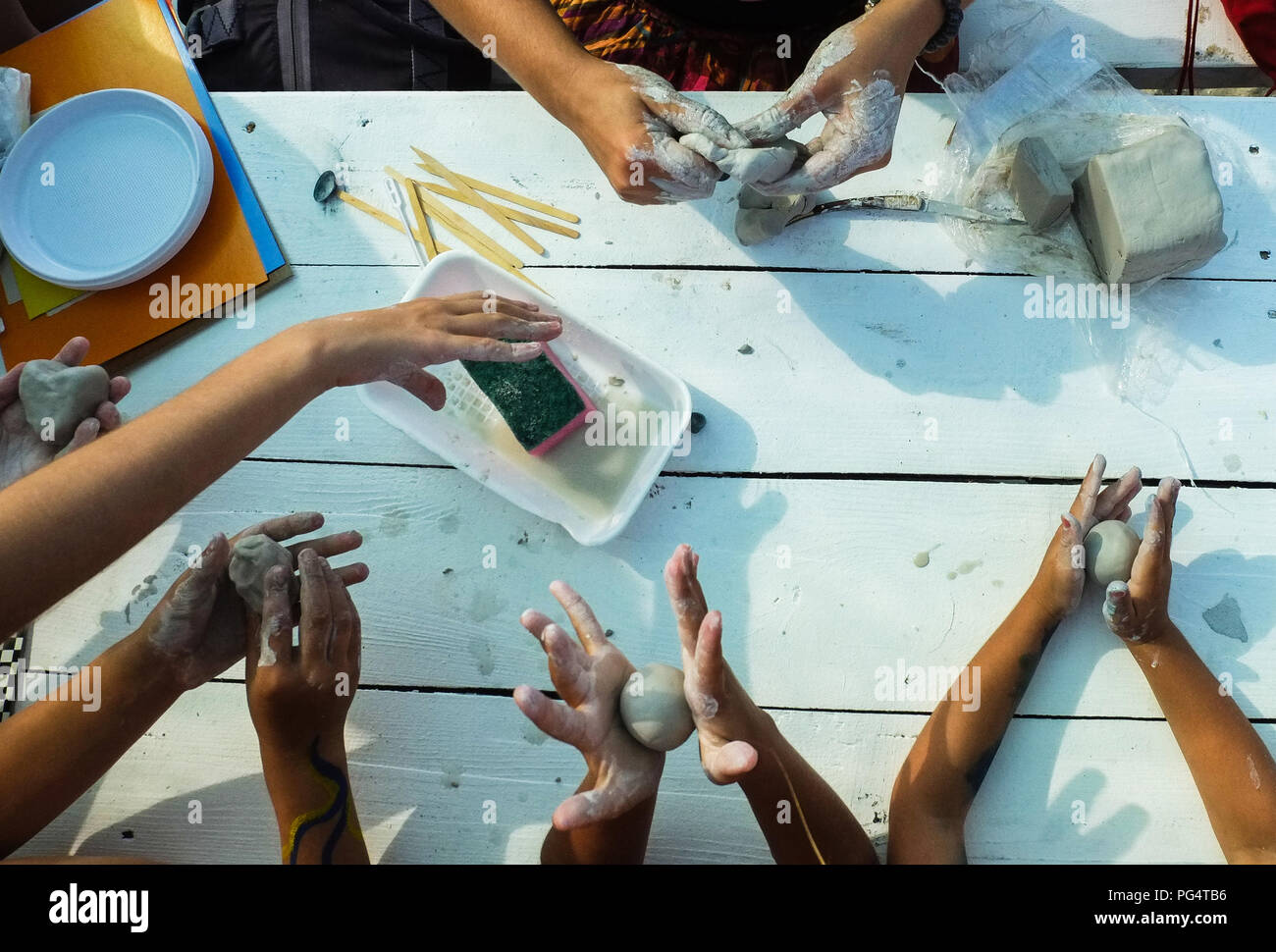 Hand spin the table hi-res stock photography and images - Alamy