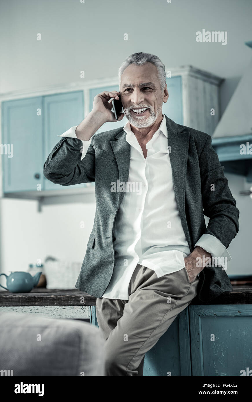 Business conversation leaning hi-res stock photography and images - Alamy