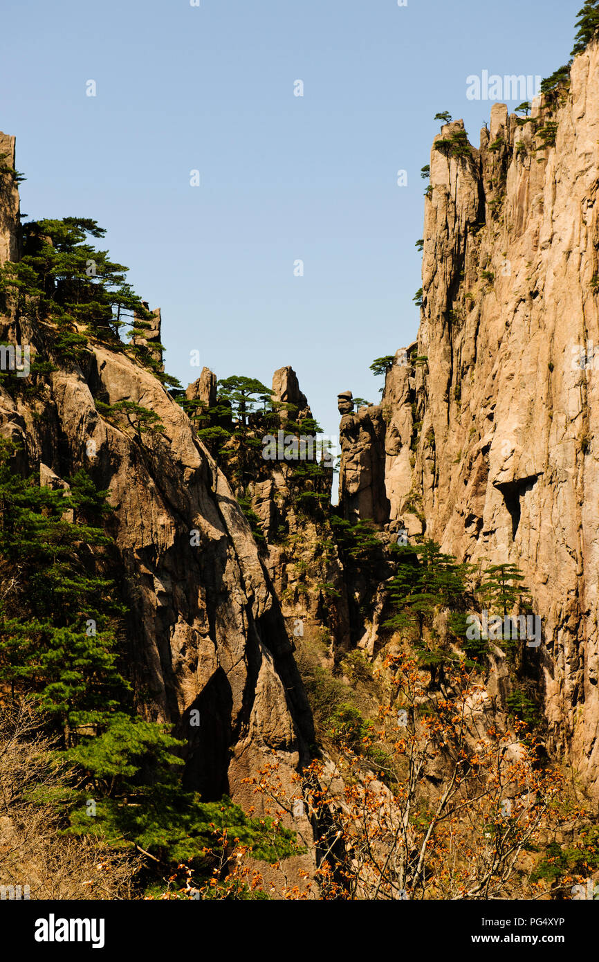 Huang shan mountain steps hi-res stock photography and images - Alamy