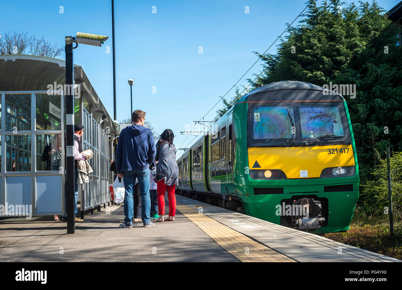 People waiting in line london overhead hi-res stock photography and ...