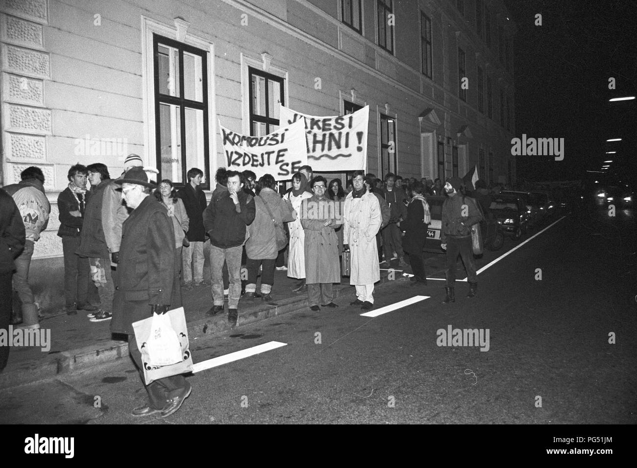 Velvet revolution hi-res stock photography and images - Alamy