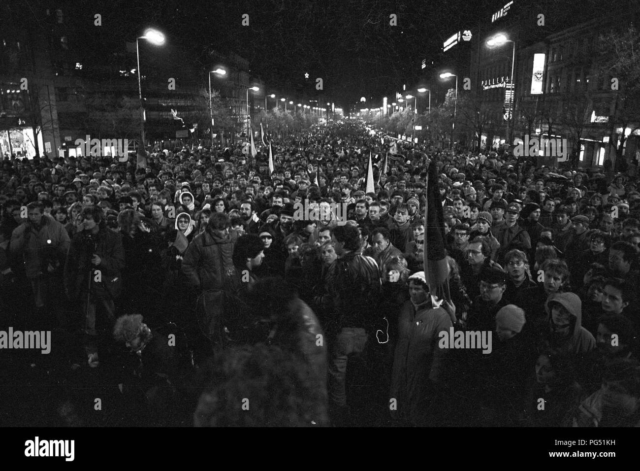 Prague velvet revolution crowds hi-res stock photography and images - Alamy