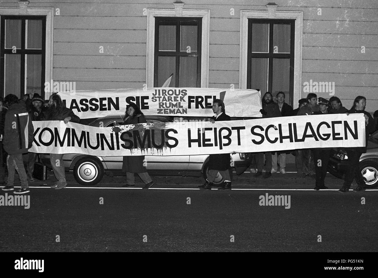 Velvet revolution 1989 wenceslas hi-res stock photography and images ...