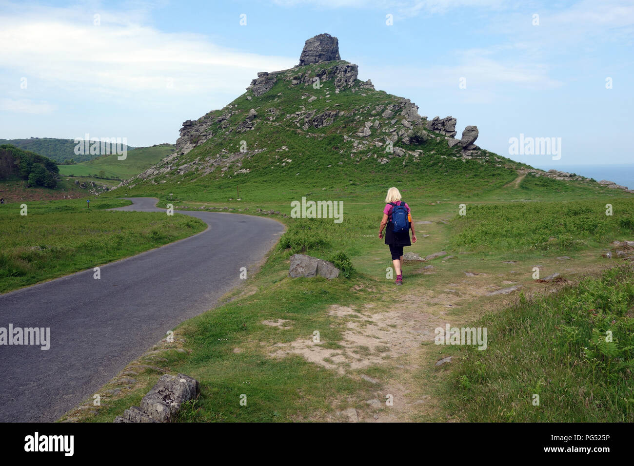Path to castle hi-res stock photography and images - Alamy