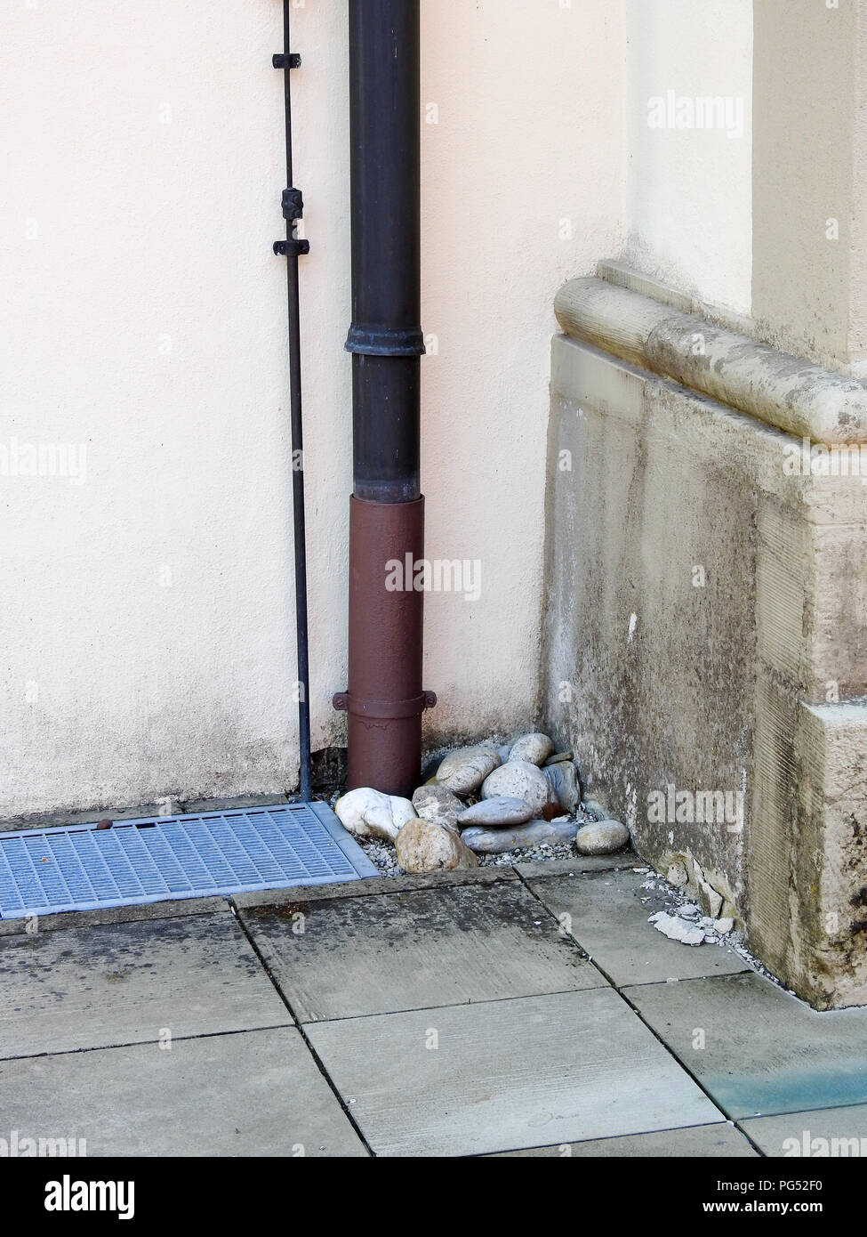Modern gutter hi-res stock photography and images - Alamy