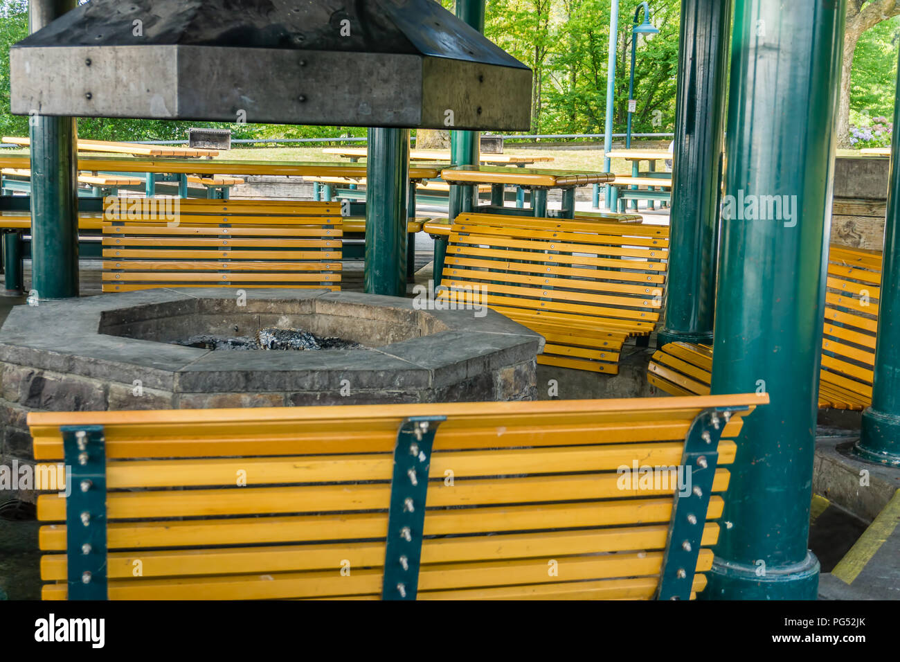 Pit benches hi-res stock photography and images - Alamy