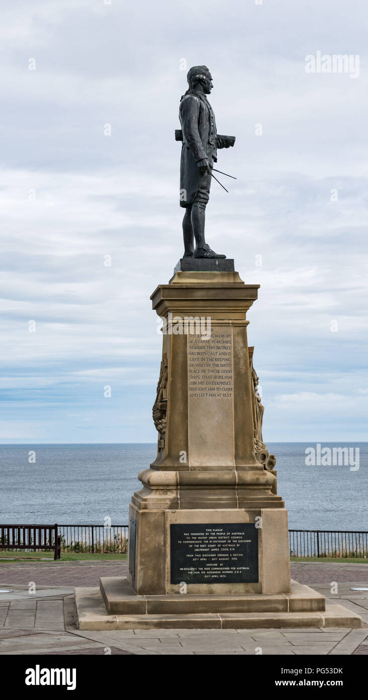 Whitby james cook statue hi-res stock photography and images - Alamy