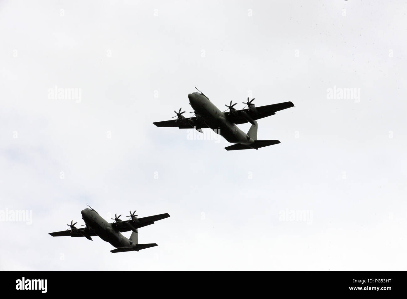 Transporter planes hi-res stock photography and images - Alamy
