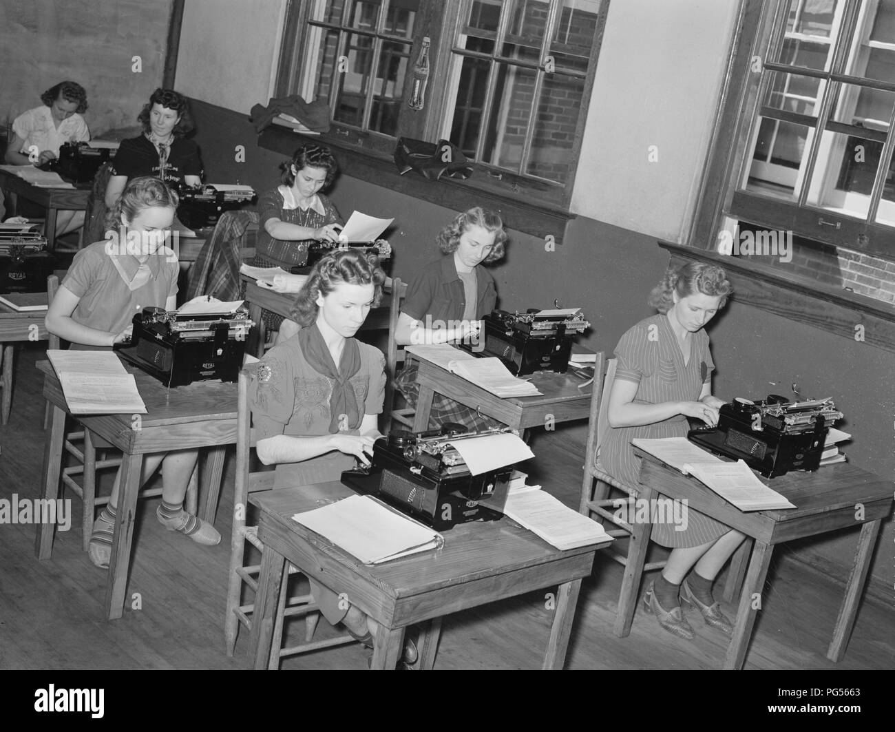 Typewriting class. San Augustine, Texas, high school Stock Photo - Alamy