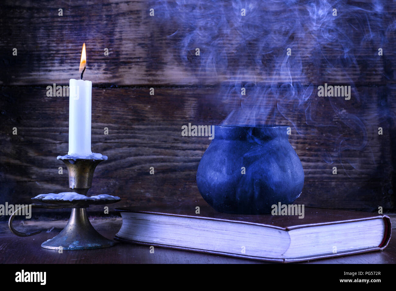 Witch pot hi-res stock photography and images - Alamy