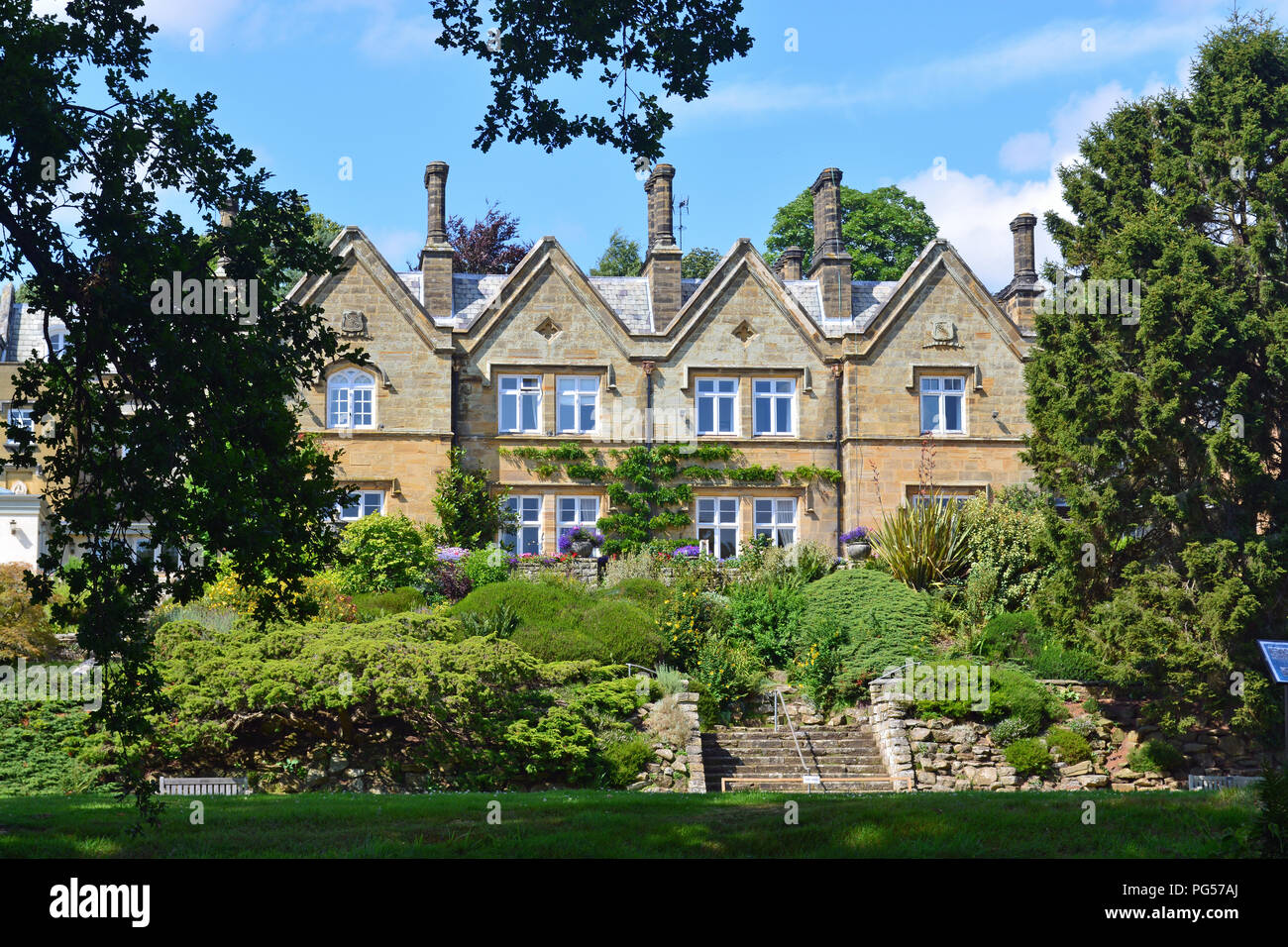 Secluded gardens hi-res stock photography and images - Alamy