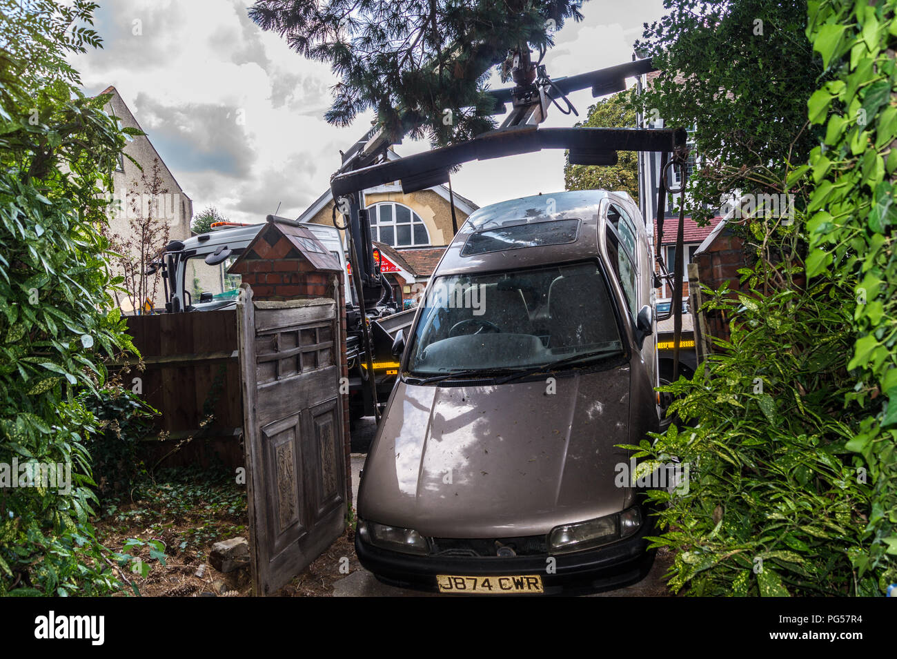 Car lifted crane onto scrap hi-res stock photography and images - Alamy