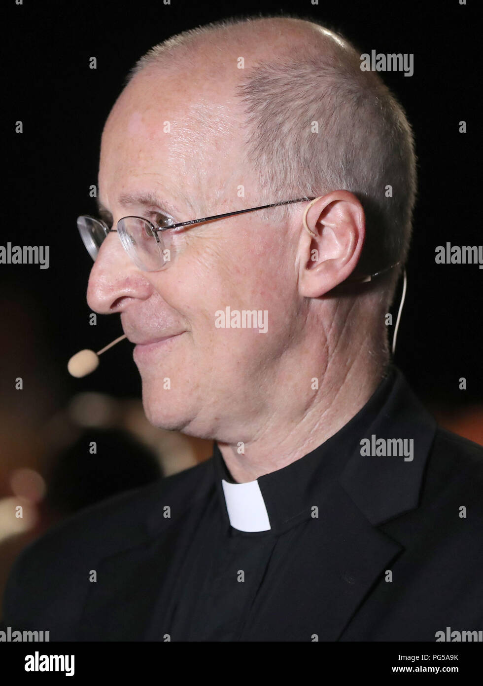 Community members speaking hi-res stock photography and images - Alamy