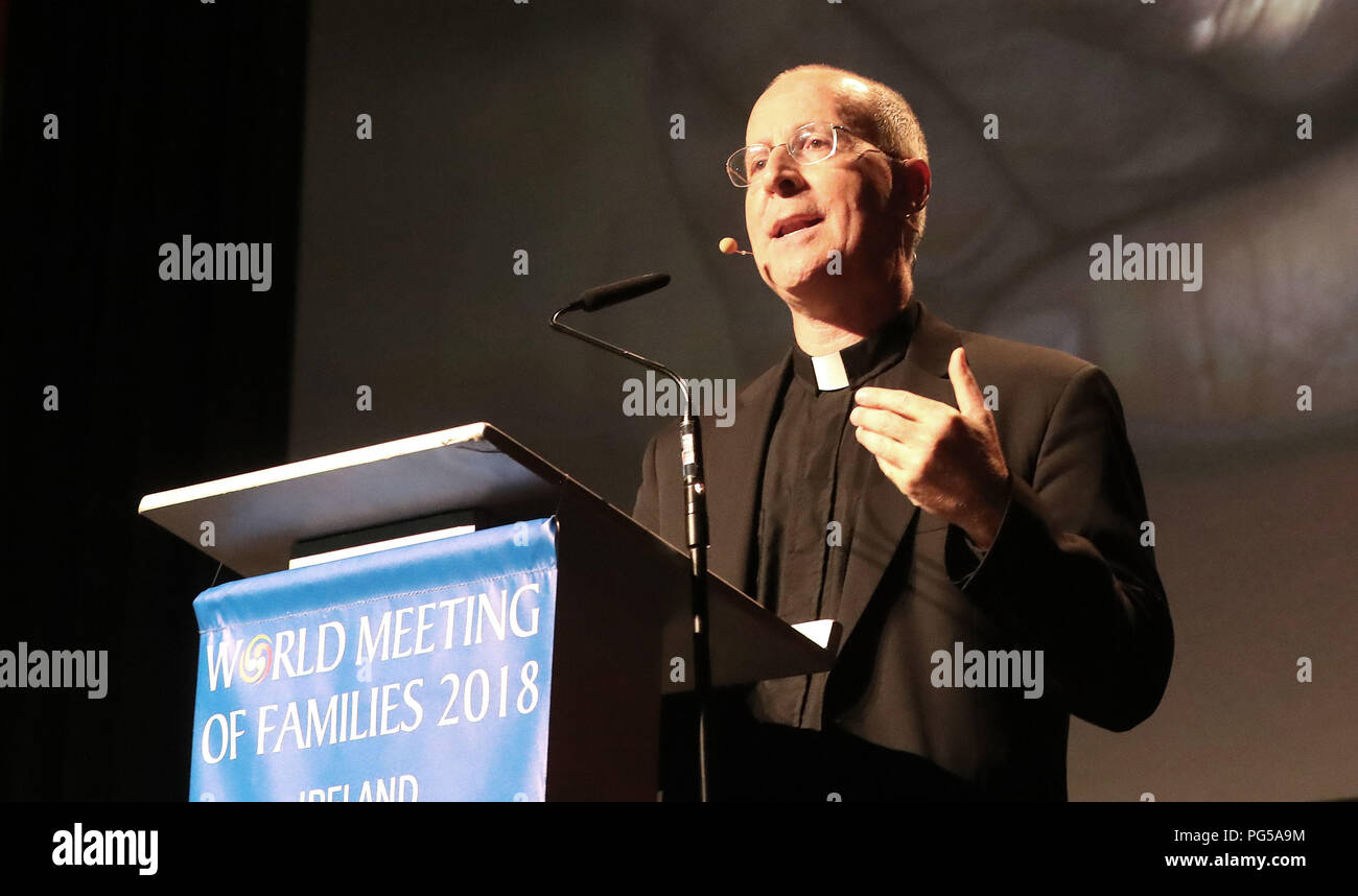 Pope francis james martin hi-res stock photography and images - Alamy