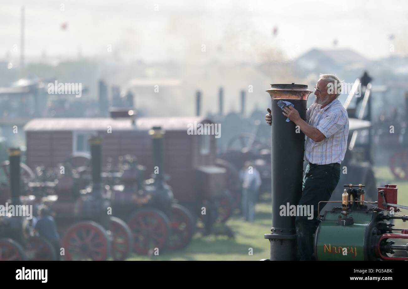 Steam engine with chimney hi-res stock photography and images - Alamy
