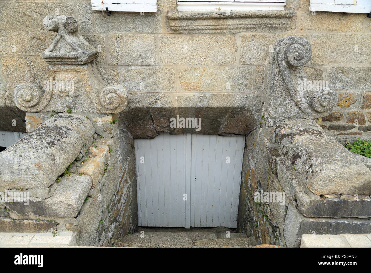 Below street level entrance in Place Lucaze Duthiers, Roscoff ...