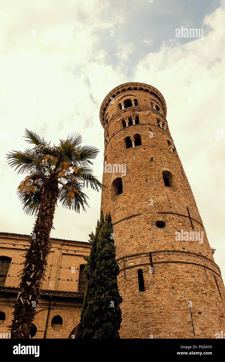 Monument in the medieval center of Ravenna Stock Photo - Alamy