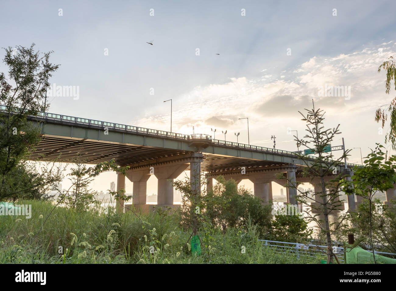 Sunrise over Jamsil bridge, Seoul, Korea Stock Photo - Alamy