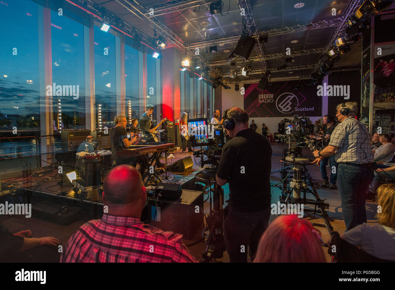 Rock band Reef play their final song of the set, The Quay Sessions, BBC ...