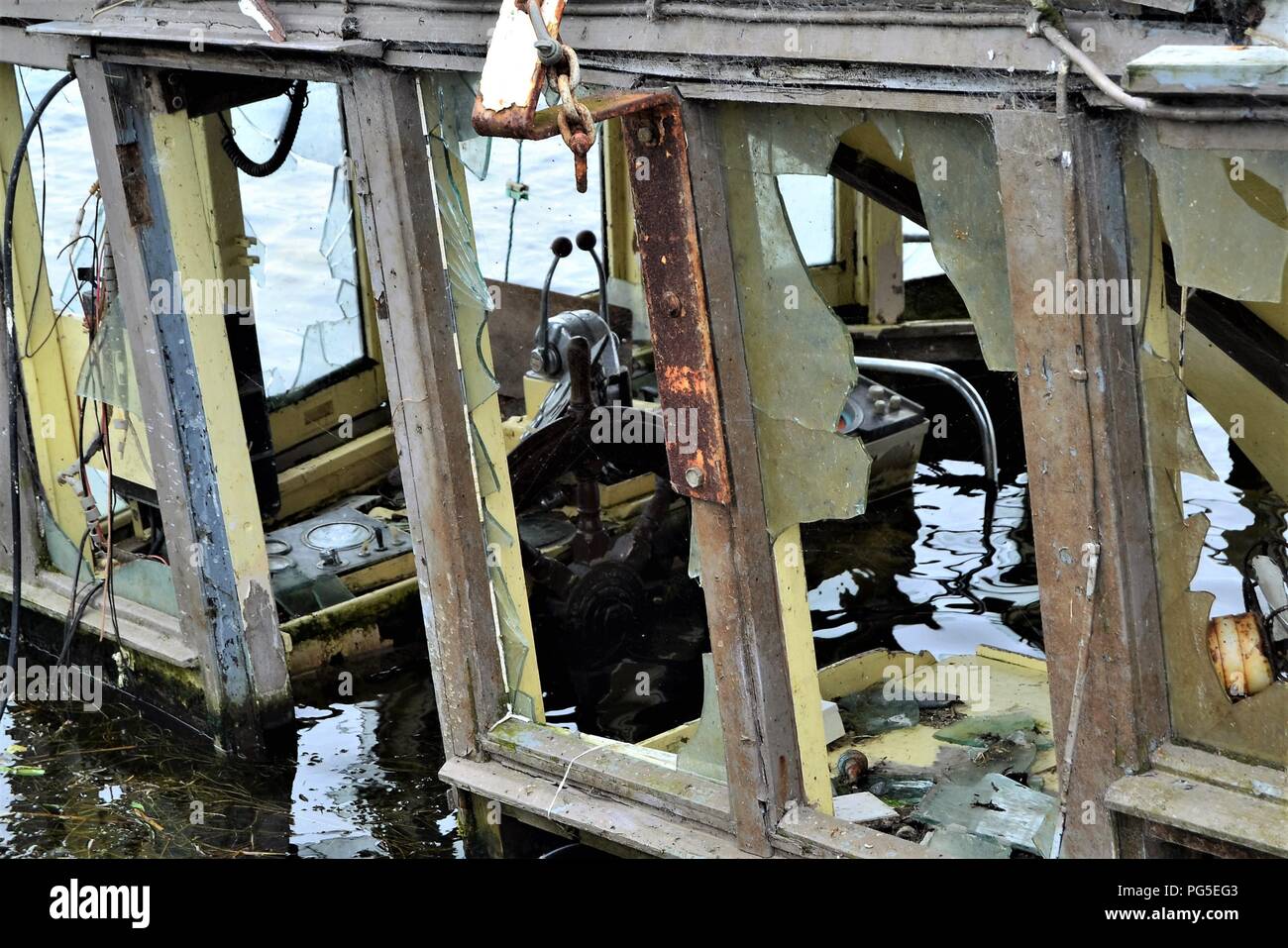 Submerged ships hi-res stock photography and images - Alamy