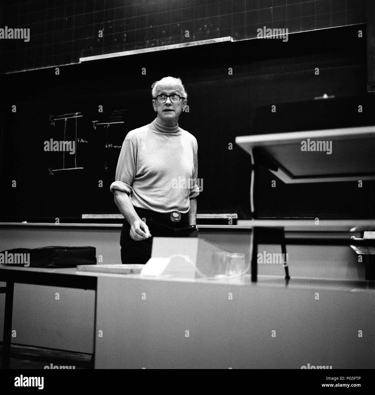 1976 nobel hi-res stock photography and images - Alamy