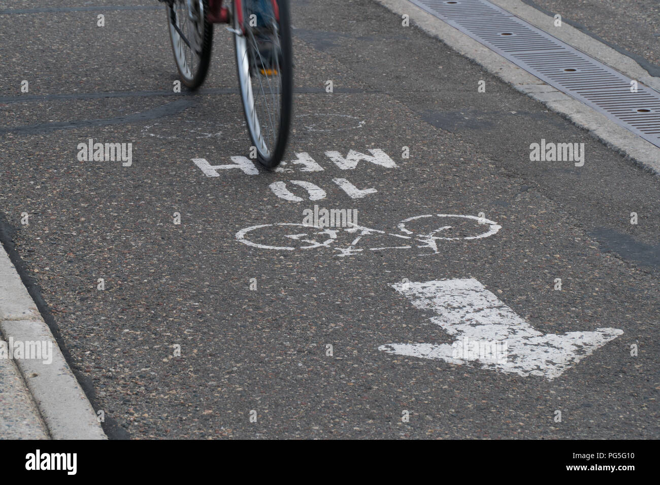 10 miles per hour sign hi-res stock photography and images - Alamy