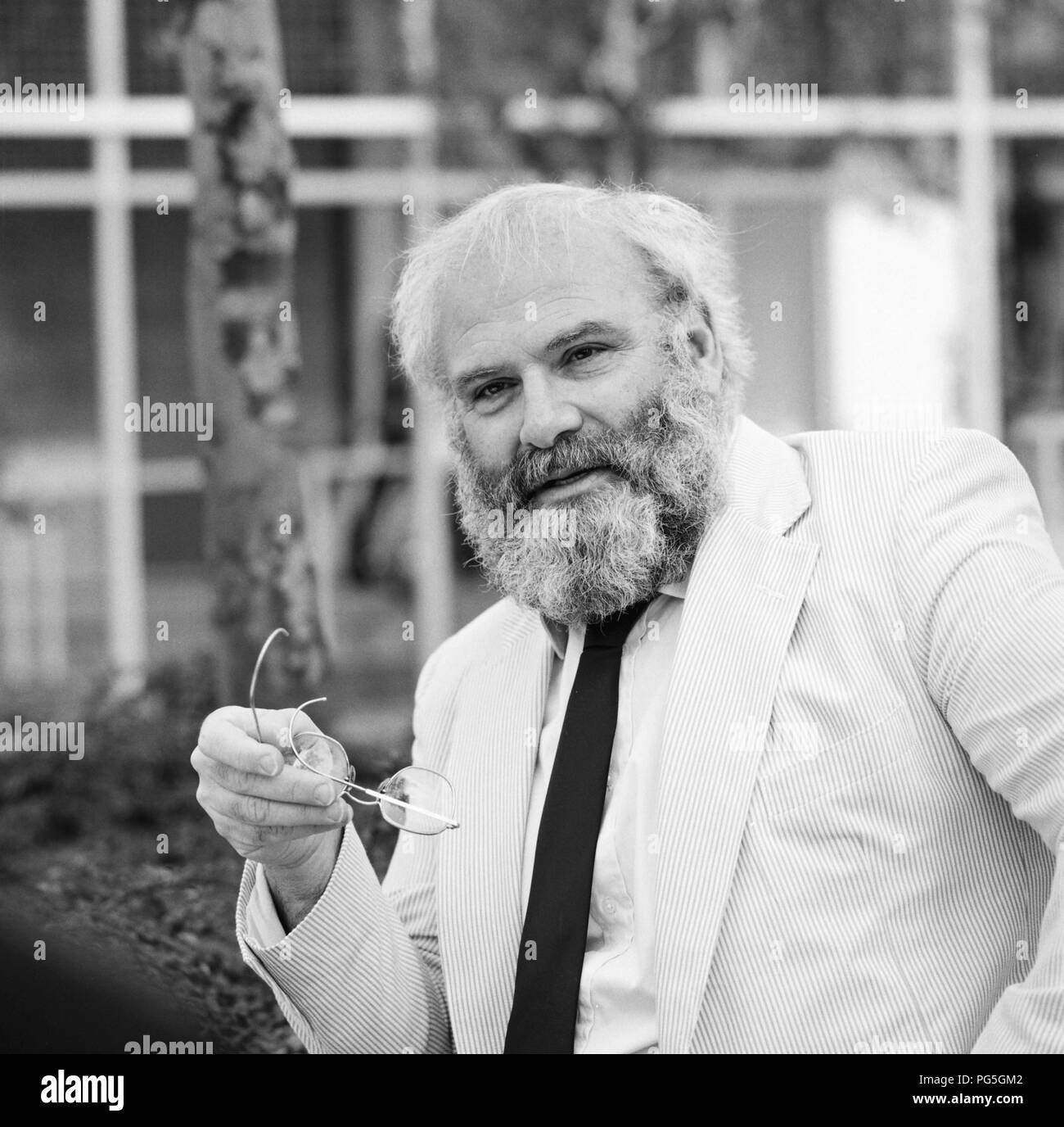Oliver sacks hi-res stock photography and images - Alamy