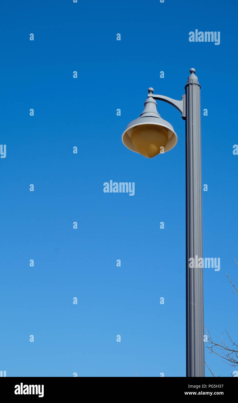 Lone streetlight hi-res stock photography and images - Alamy