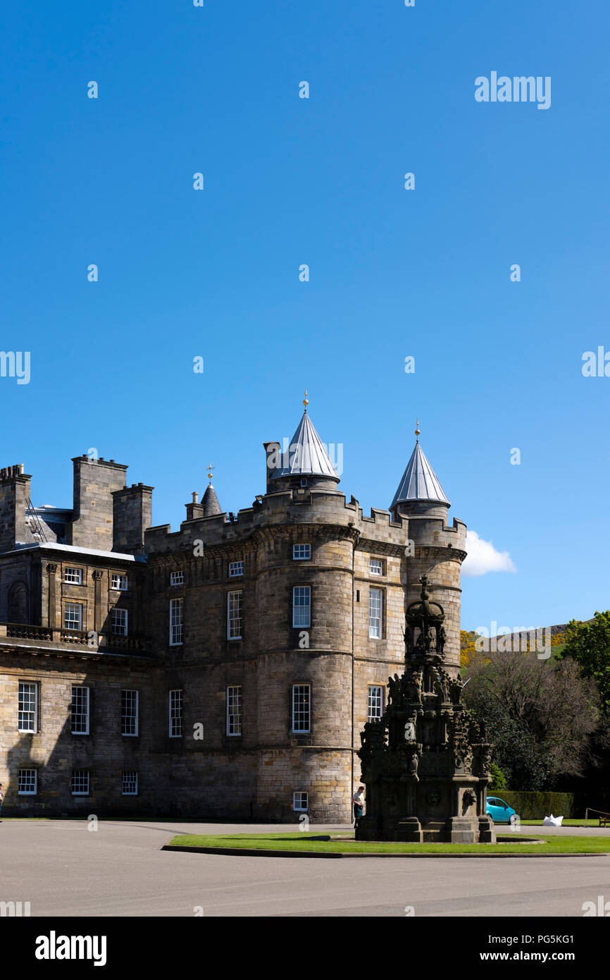 Holyrood house palace hi-res stock photography and images - Alamy