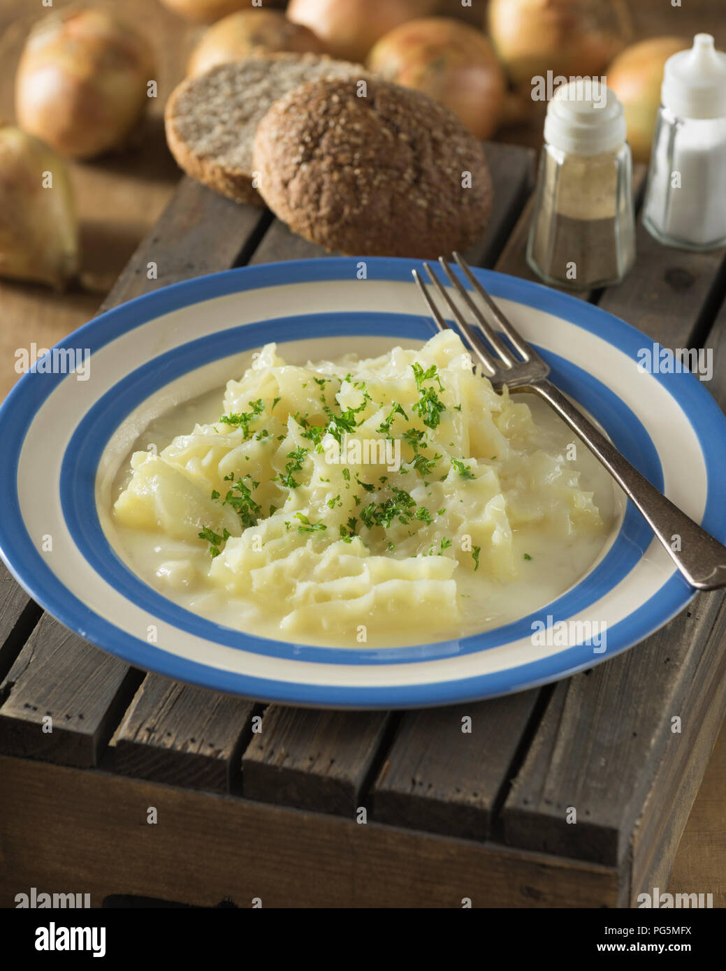 Tripe and onions. Traditional food UK Stock Photo - Alamy