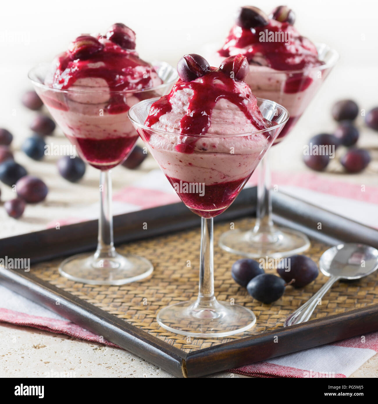 Damsons fruit hi-res stock photography and images - Alamy