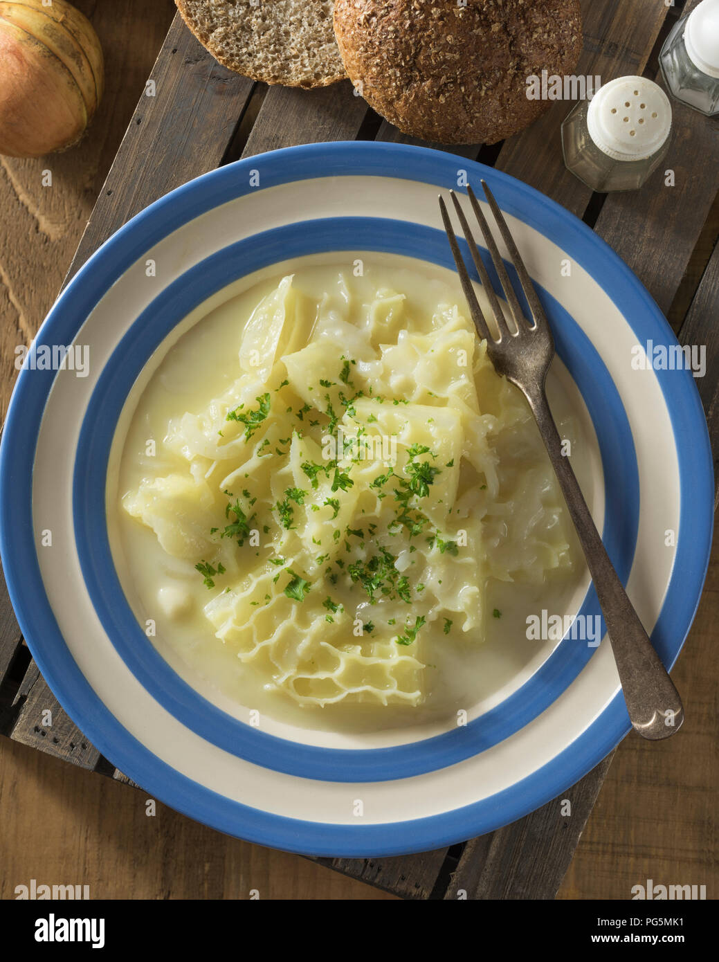 Tripe and onions. Traditional food UK Stock Photo - Alamy