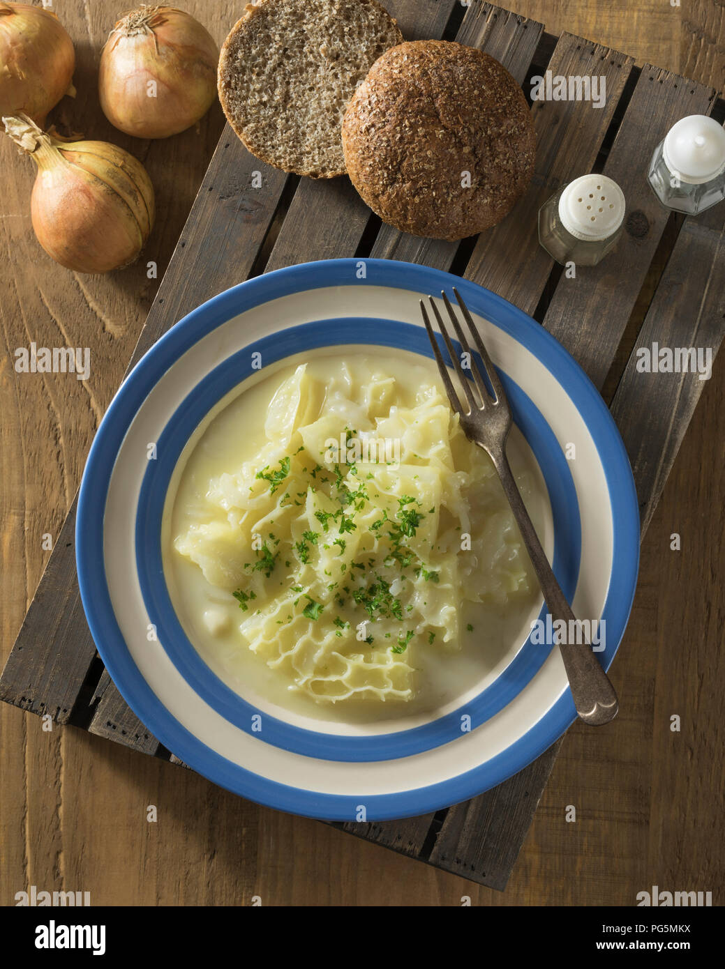 Tripe and onions. Traditional food UK Stock Photo - Alamy