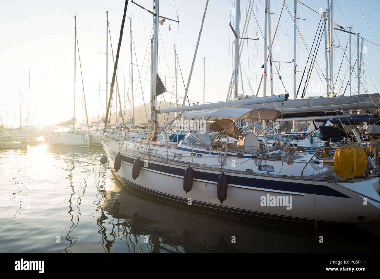 Row boat picture hi-res stock photography and images - Alamy