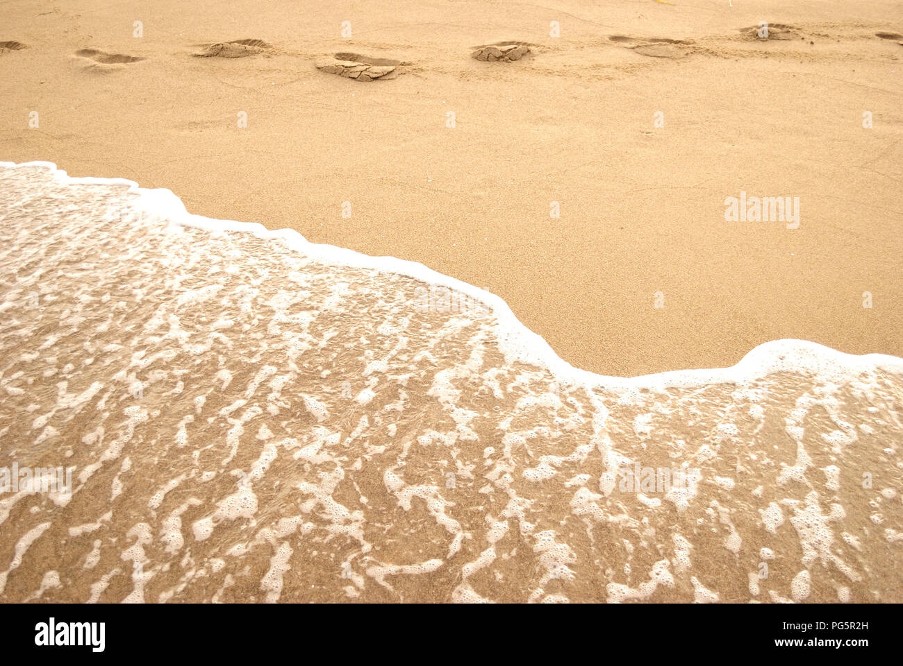 Foam line on beach hi-res stock photography and images - Alamy