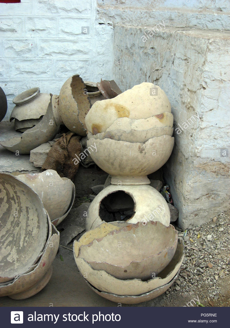 Handmade Indian Pots Stock Photos & Handmade Indian Pots Stock Images ...