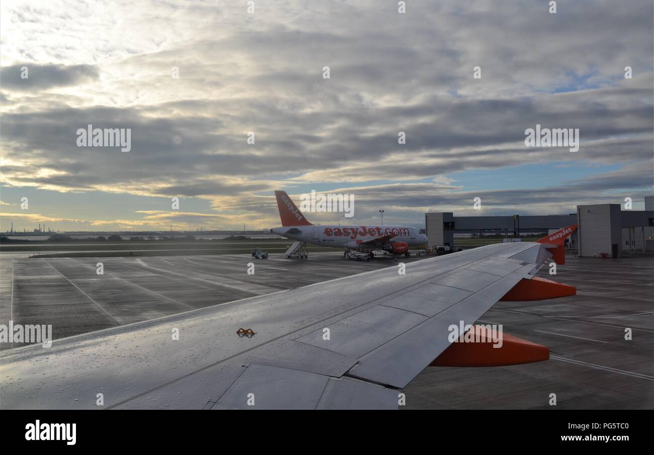 Liverpool airport hi-res stock photography and images - Alamy